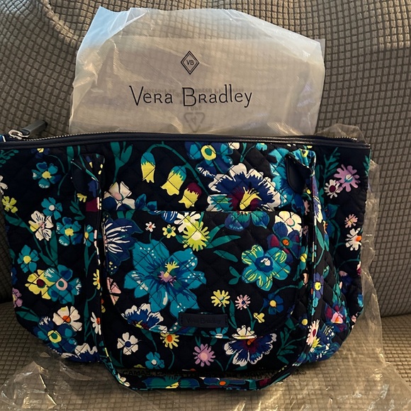Vera Bradley | Bags | Vera Bradley Blue And Green Floral Shoulder Bag ...